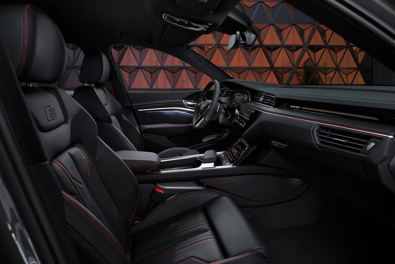 Read the overview of Audi Q8 e-tron 2025 Overview of Audi Q8 e-tron 2025, photo 9