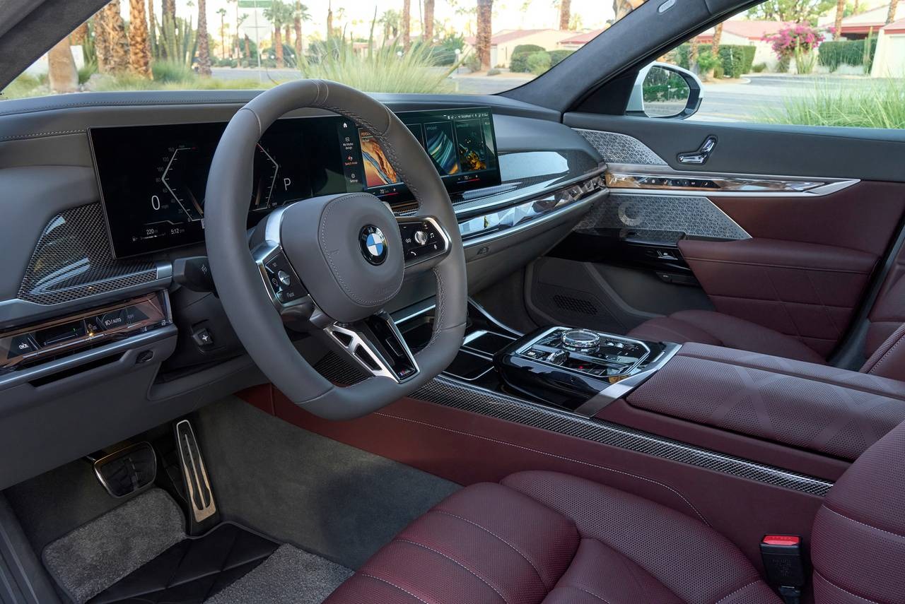 Read the overview of BMW 7 Series 2025 Overview of BMW 7 Series 2025, photo 9
