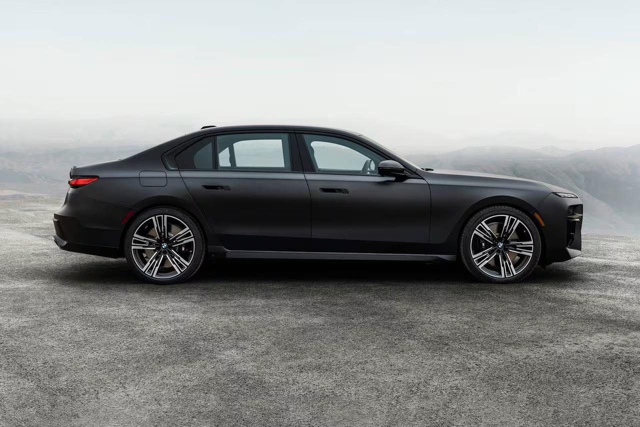 Read the overview of BMW 7 Series 2025 Overview of BMW 7 Series 2025, photo 4