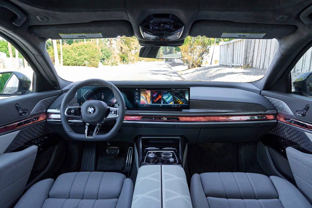 Read the overview of BMW 7 Series 2025 Overview of BMW 7 Series 2025, photo 11
