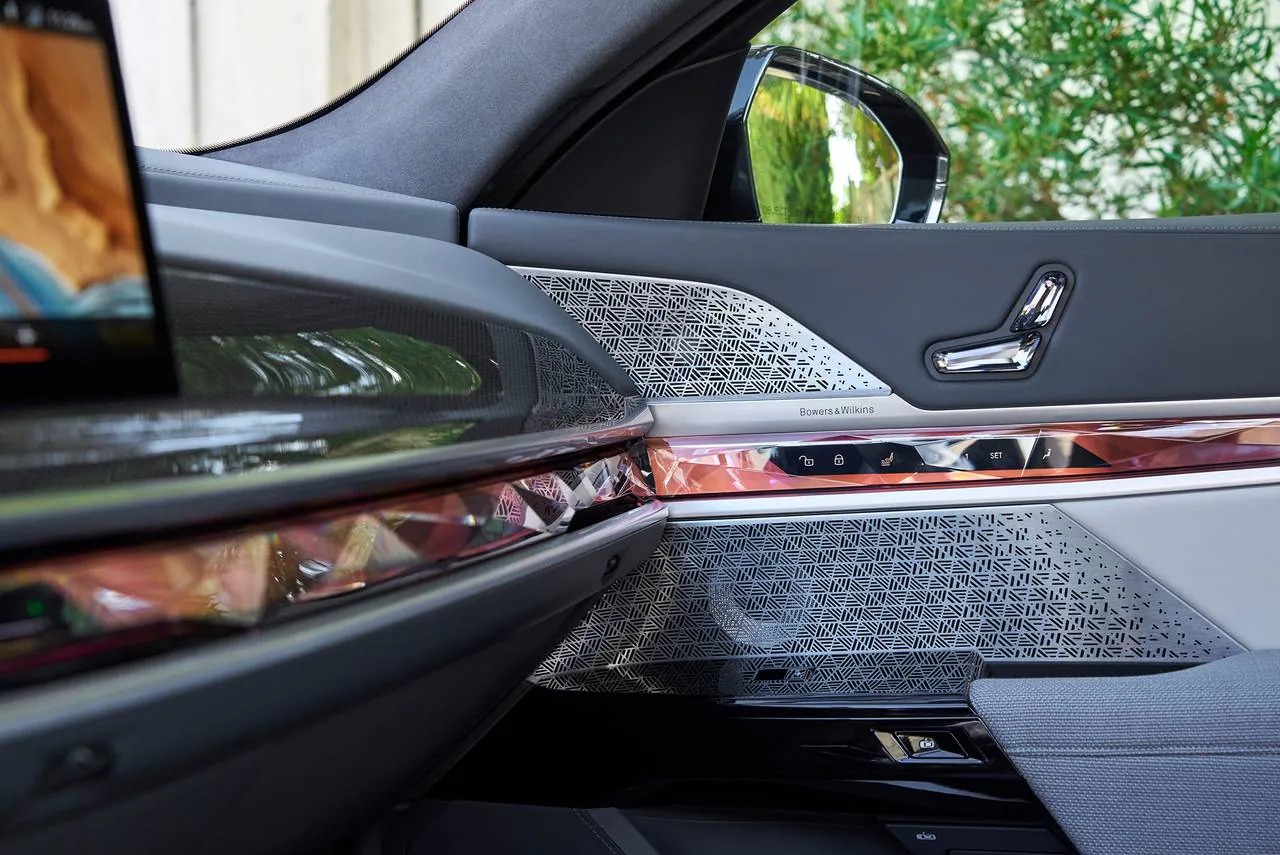 Read the overview of BMW 7 Series 2025 Overview of BMW 7 Series 2025, photo 12