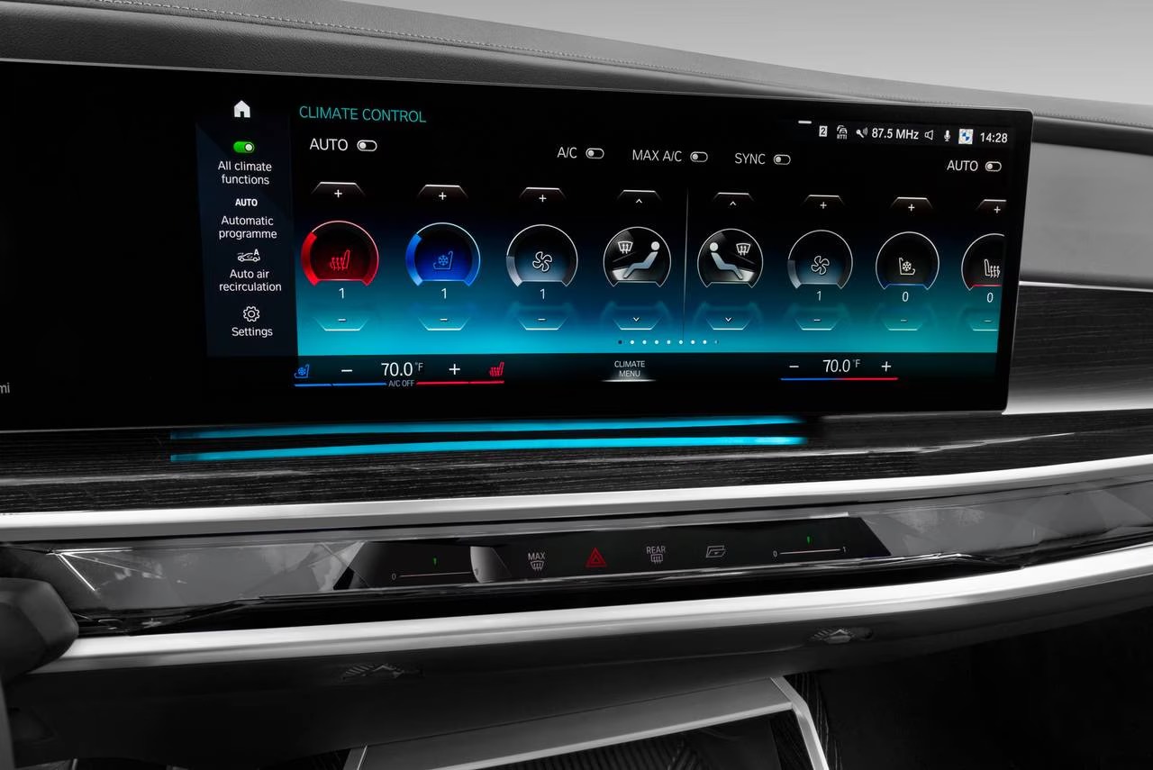 Read the overview of BMW i7 2025 Overview of BMW i7 2025, photo 8