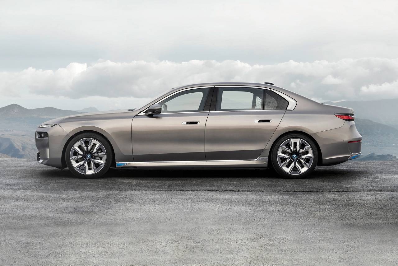 Read the overview of BMW i7 2025 Overview of BMW i7 2025, photo 3