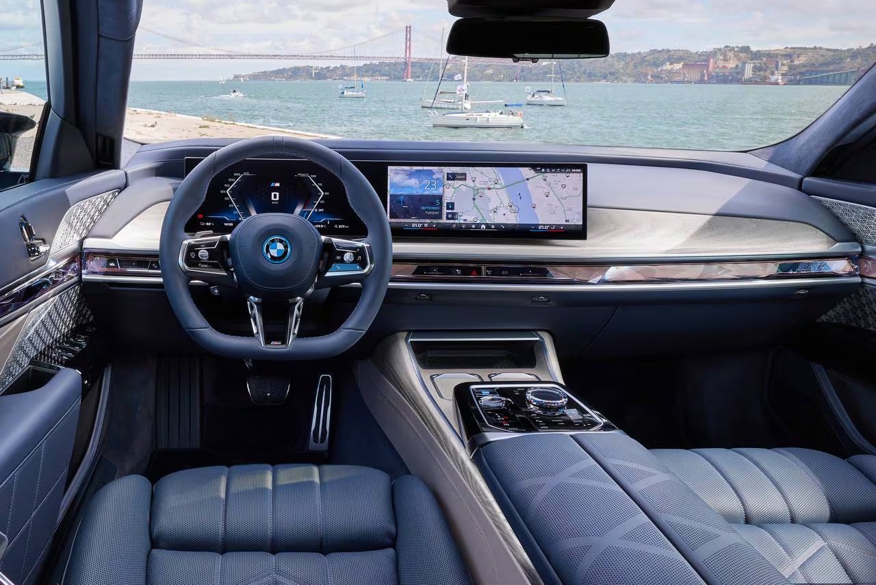Read the overview of BMW i7 2025 Overview of BMW i7 2025, photo 7