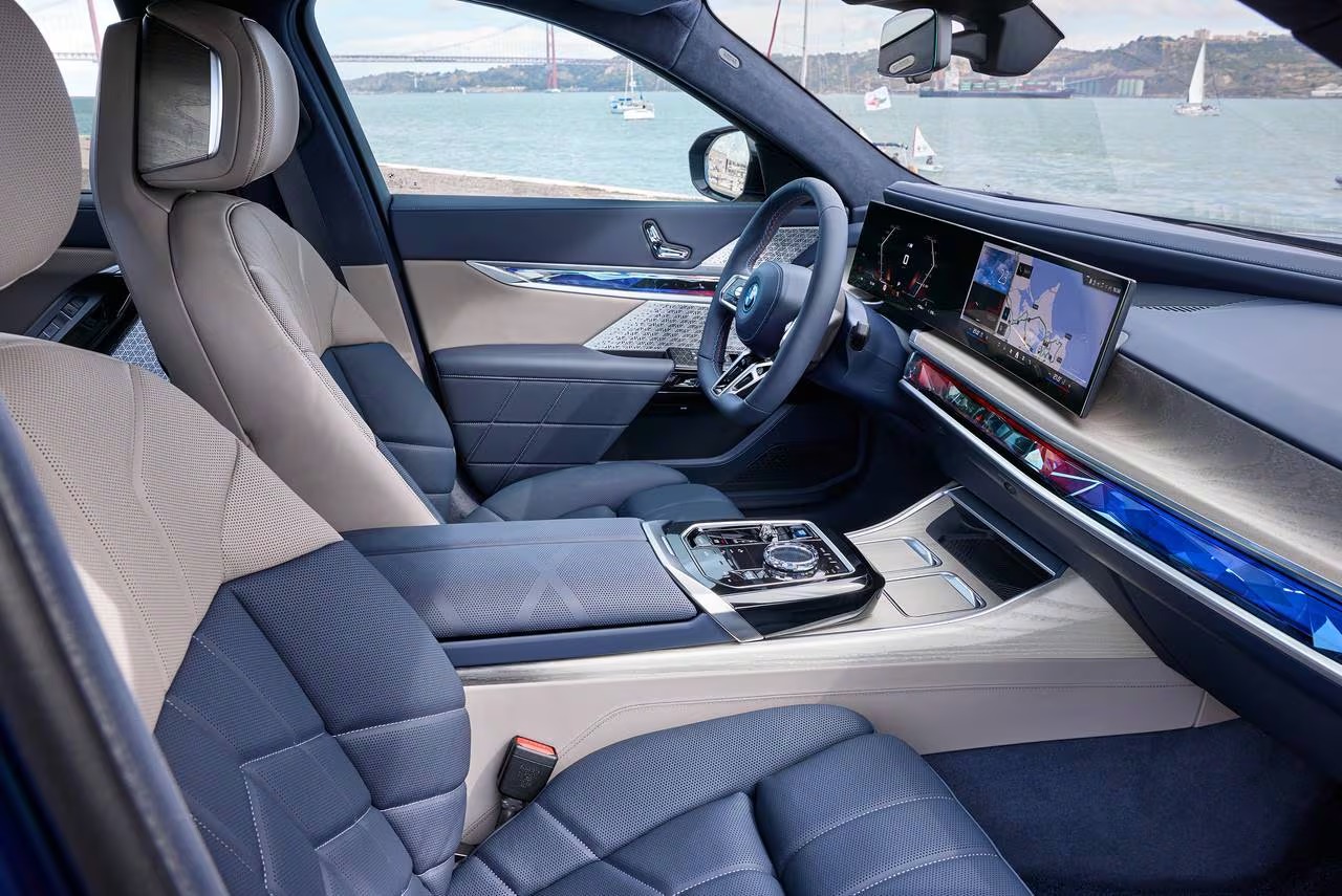 Read the overview of BMW i7 2025 Overview of BMW i7 2025, photo 10