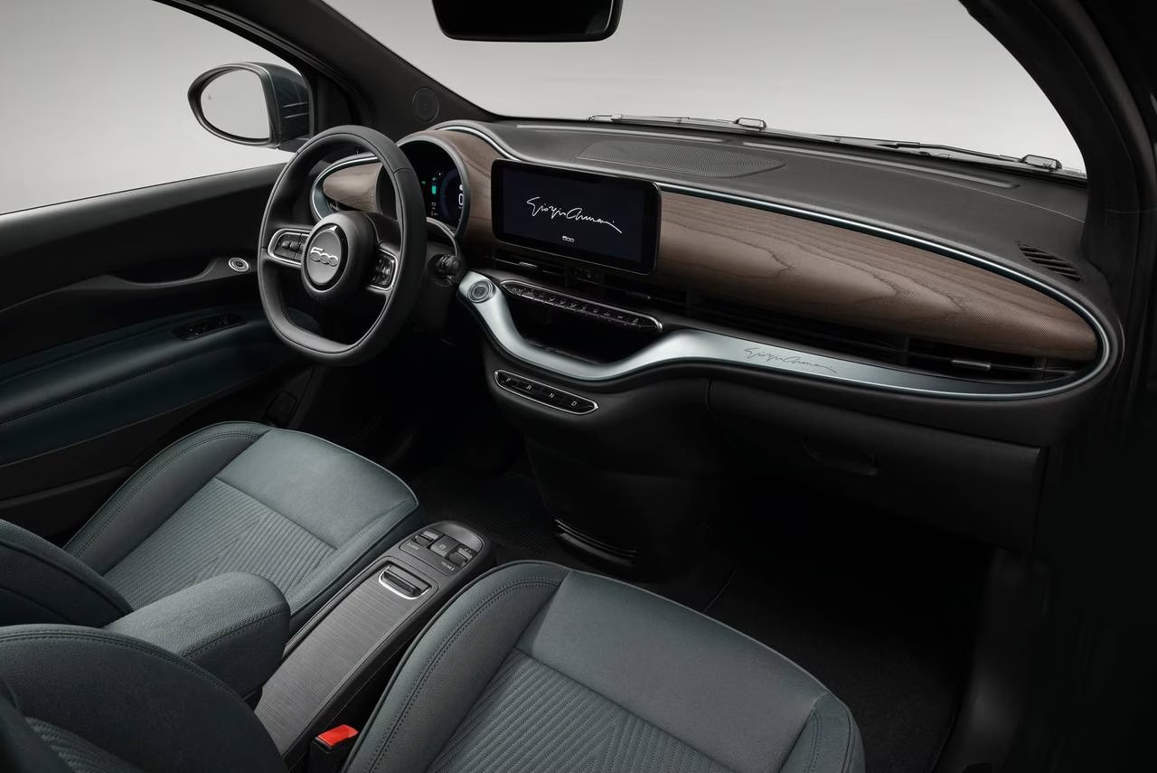 Read the overview of Fiat 500e 2025 Overview of Fiat 500e 2025, photo 13