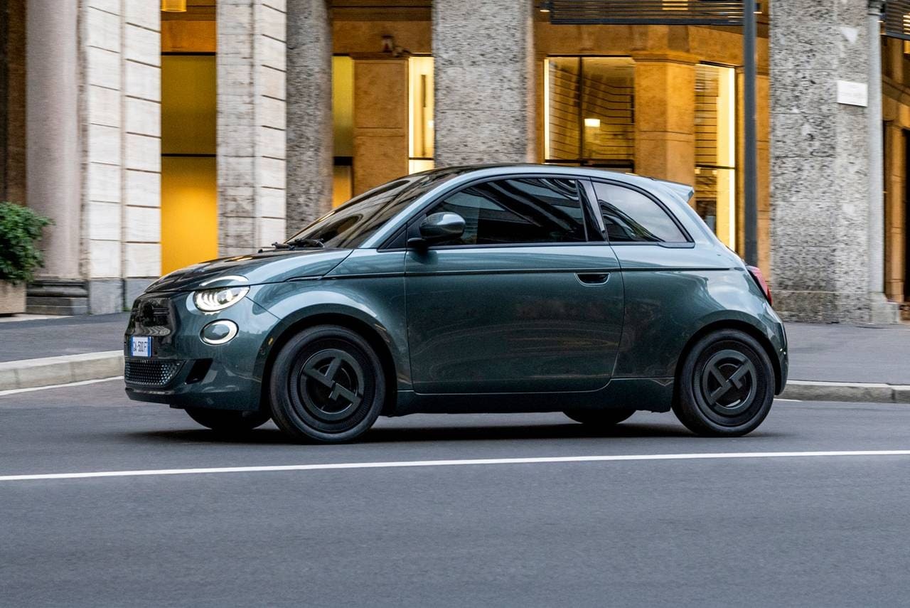 Read the overview of Fiat 500e 2025 Overview of Fiat 500e 2025, photo 5