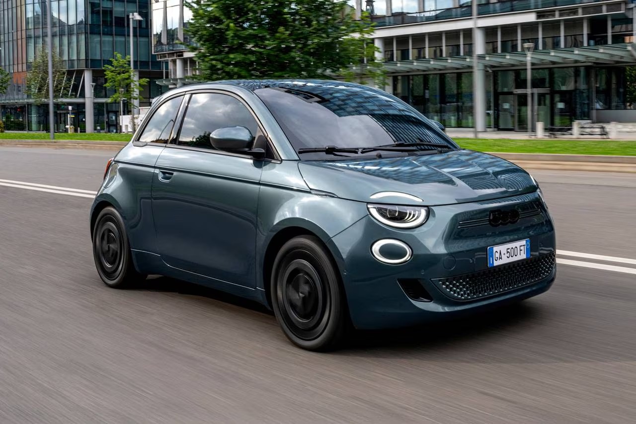 Read the overview of Fiat 500e 2025 Overview of Fiat 500e 2025, photo 6