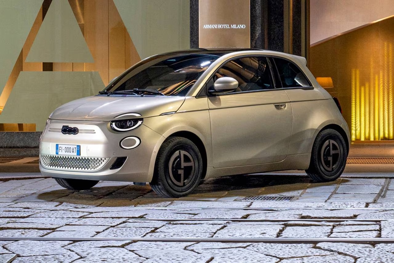 Read the overview of Fiat 500e 2025 Overview of Fiat 500e 2025, photo 1