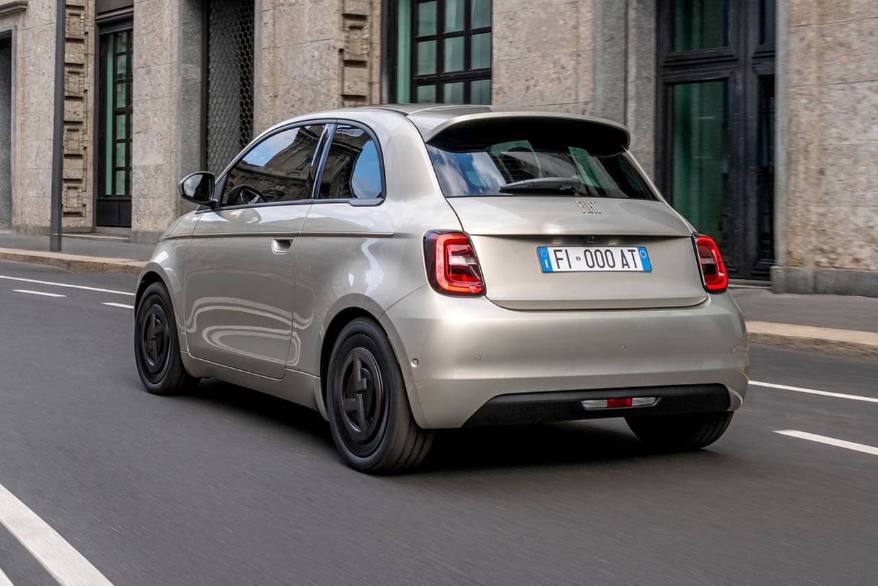 Read the overview of Fiat 500e 2025 Overview of Fiat 500e 2025, photo 2