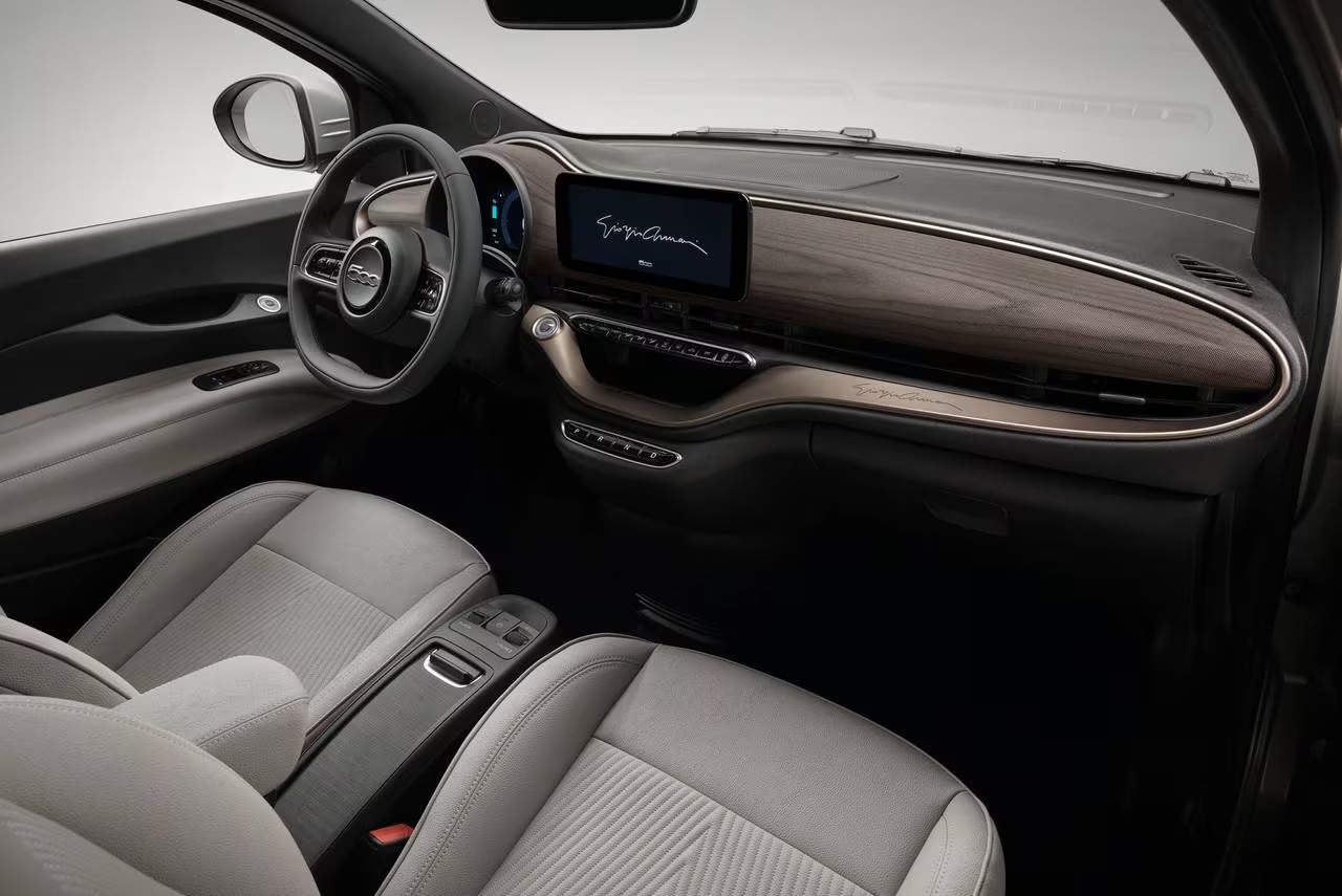 Read the overview of Fiat 500e 2025 Overview of Fiat 500e 2025, photo 8