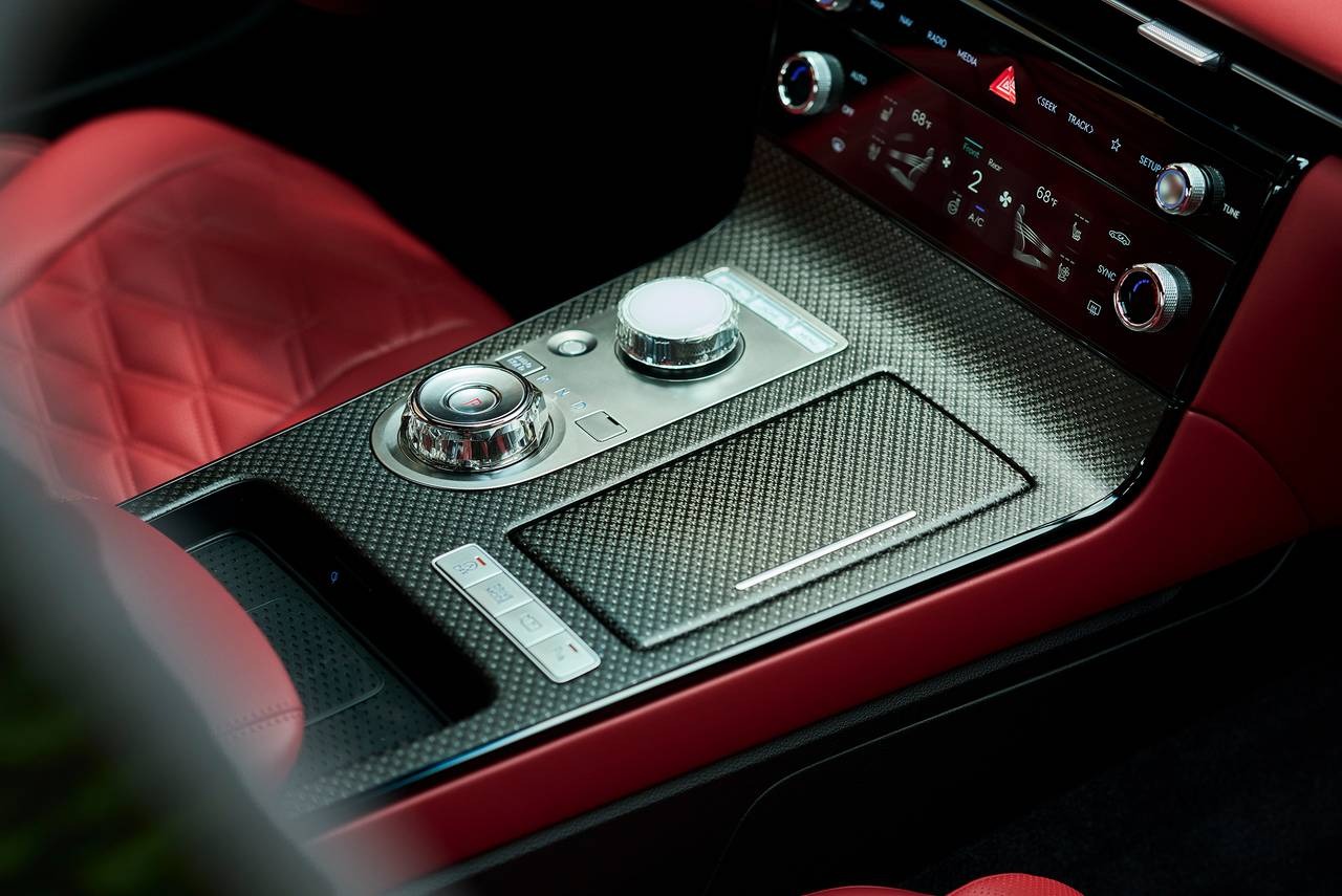 Read the overview of Genesis G80 2025 Overview of Genesis G80 2025, photo 8