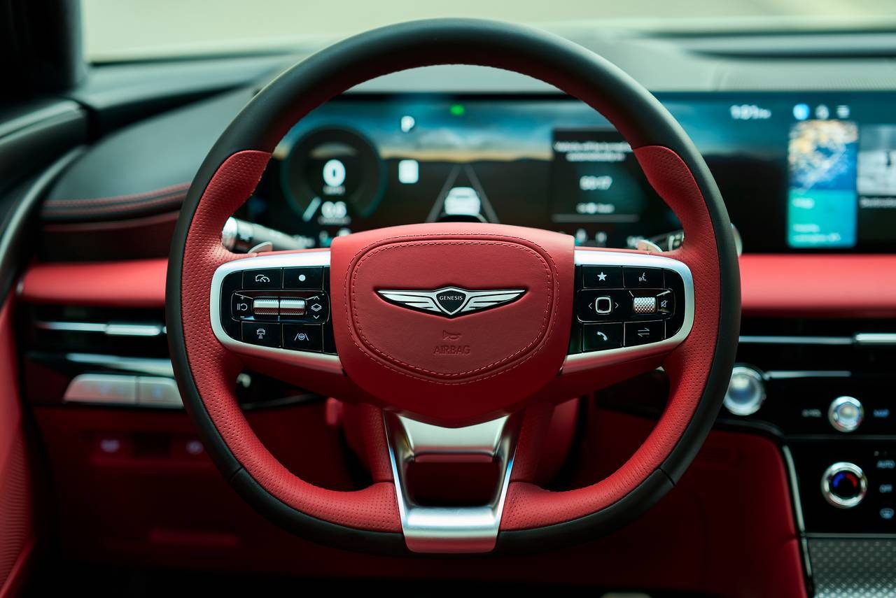 Read the overview of Genesis G80 2025 Overview of Genesis G80 2025, photo 7