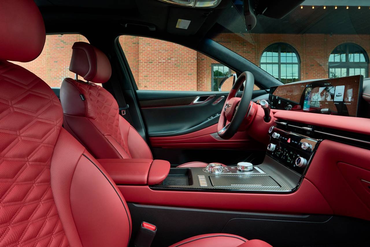 Read the overview of Genesis G80 2025 Overview of Genesis G80 2025, photo 10