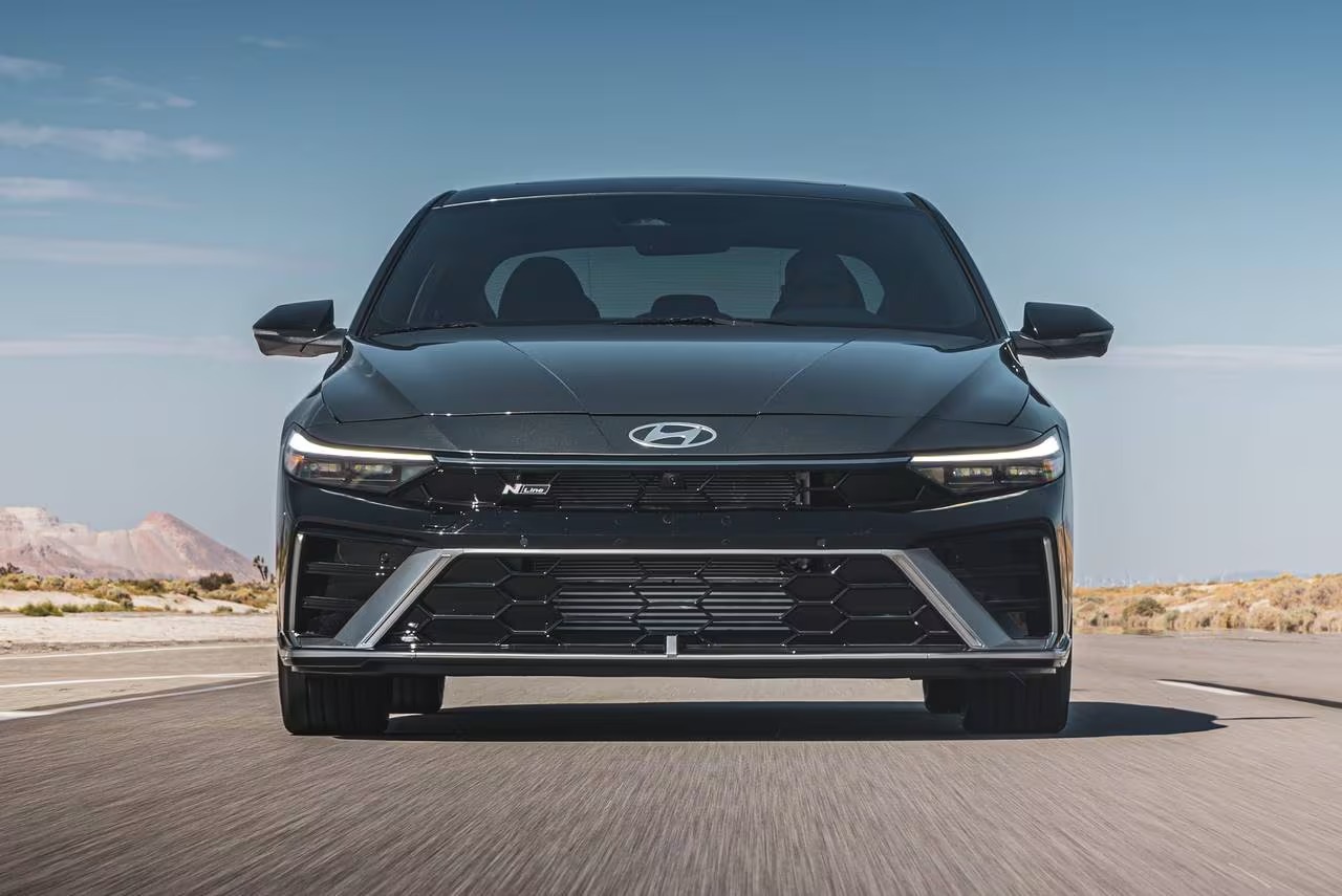 Read the overview of Hyundai Elantra 2025 Overview of Hyundai Elantra 2025, photo 4