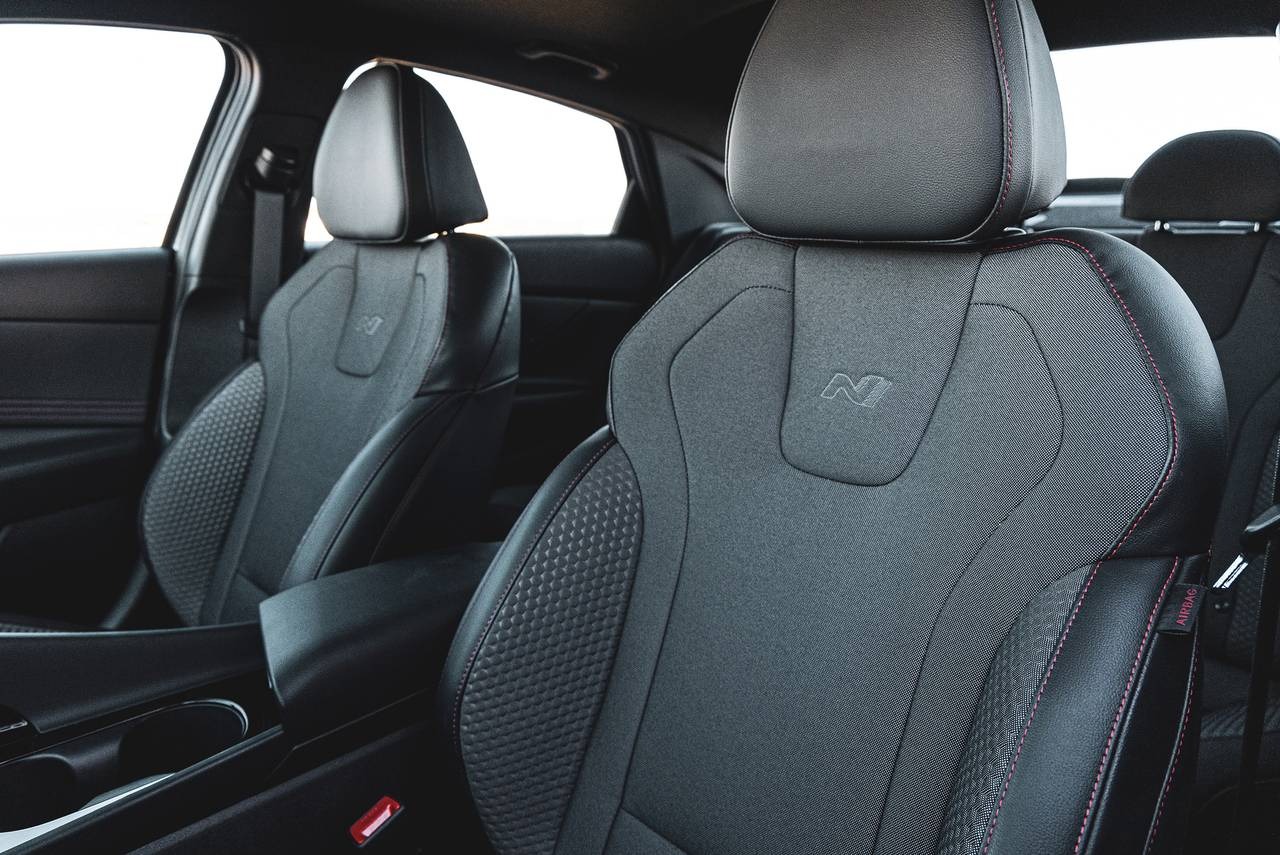 Read the overview of Hyundai Elantra 2025 Overview of Hyundai Elantra 2025, photo 12