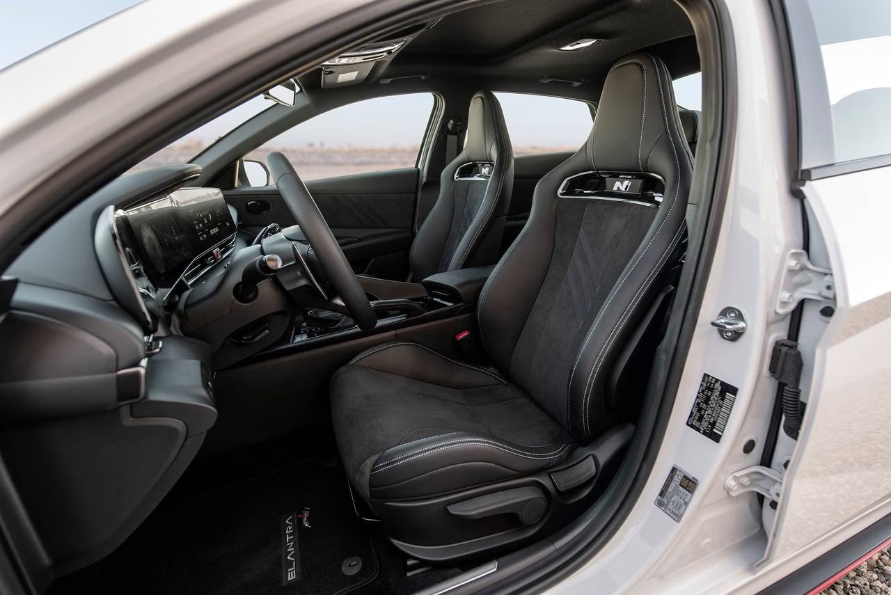 Read the overview of Hyundai Elantra 2025 Overview of Hyundai Elantra 2025, photo 10