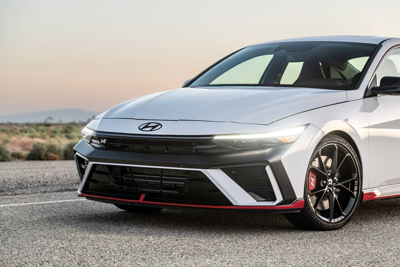 Read the overview of Hyundai Elantra 2025 Overview of Hyundai Elantra 2025, photo 1