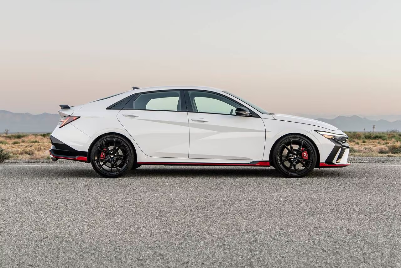 Read the overview of Hyundai Elantra 2025 Overview of Hyundai Elantra 2025, photo 2