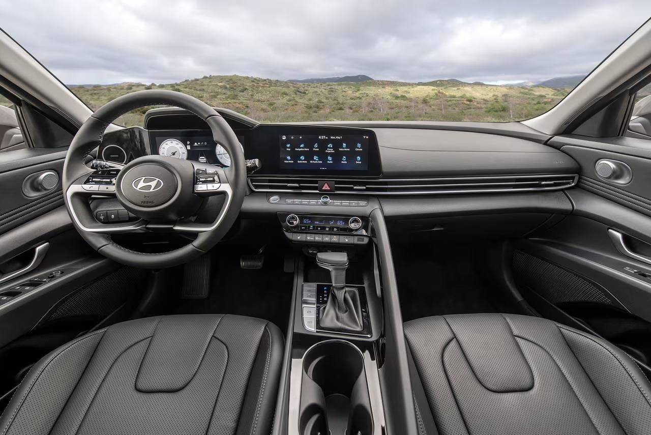 Read the overview of Hyundai Elantra 2025 Overview of Hyundai Elantra 2025, photo 13