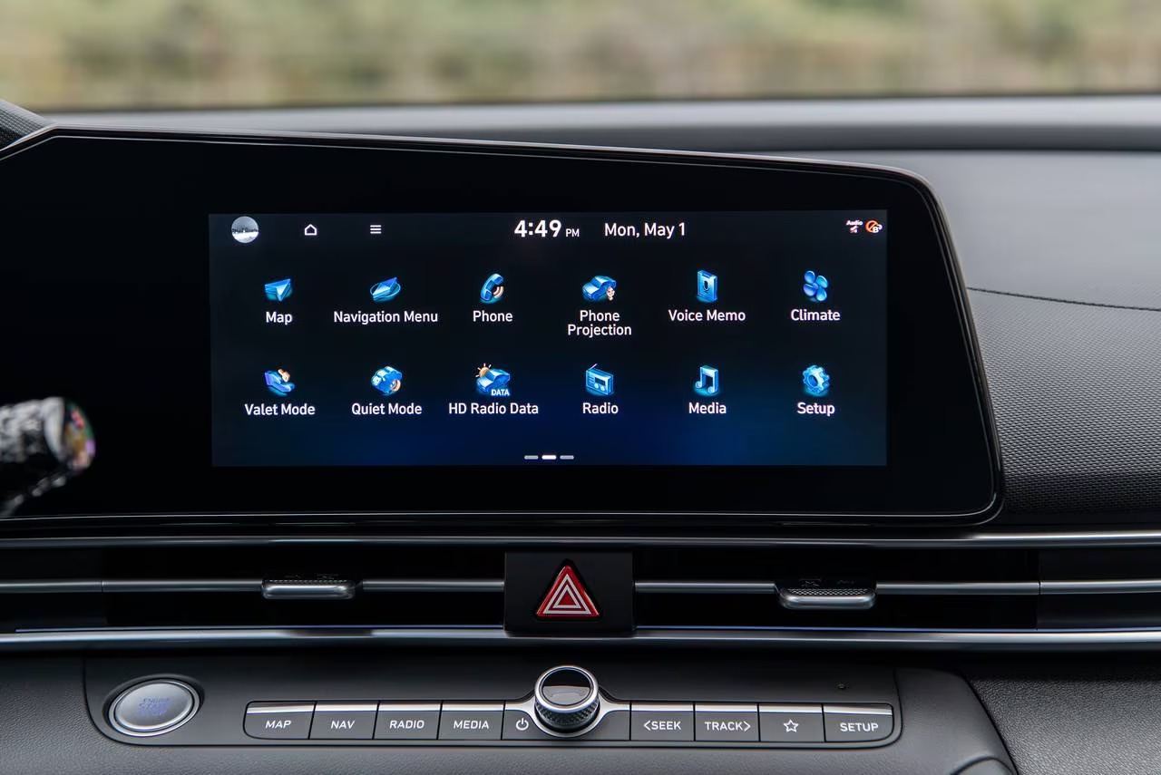 Read the overview of Hyundai Elantra 2025 Overview of Hyundai Elantra 2025, photo 9