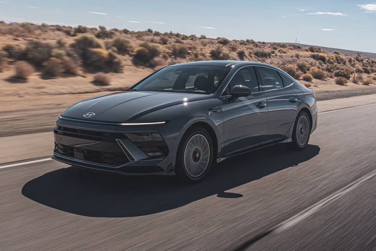 Read the overview of Hyundai Sonata Hybrid 2025 Overview of Hyundai Sonata Hybrid 2025, photo 7