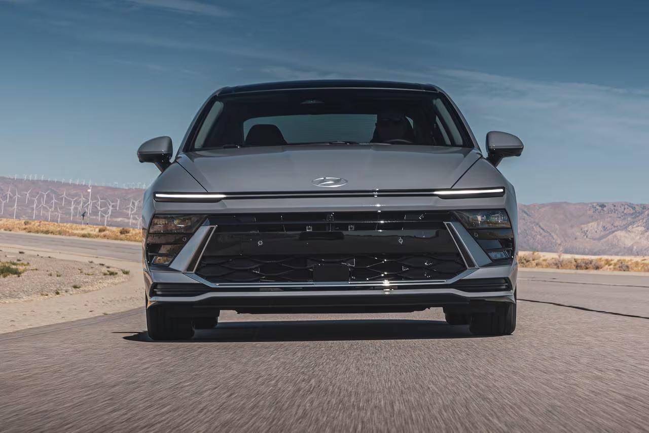Read the overview of Hyundai Sonata Hybrid 2025 Overview of Hyundai Sonata Hybrid 2025, photo 2
