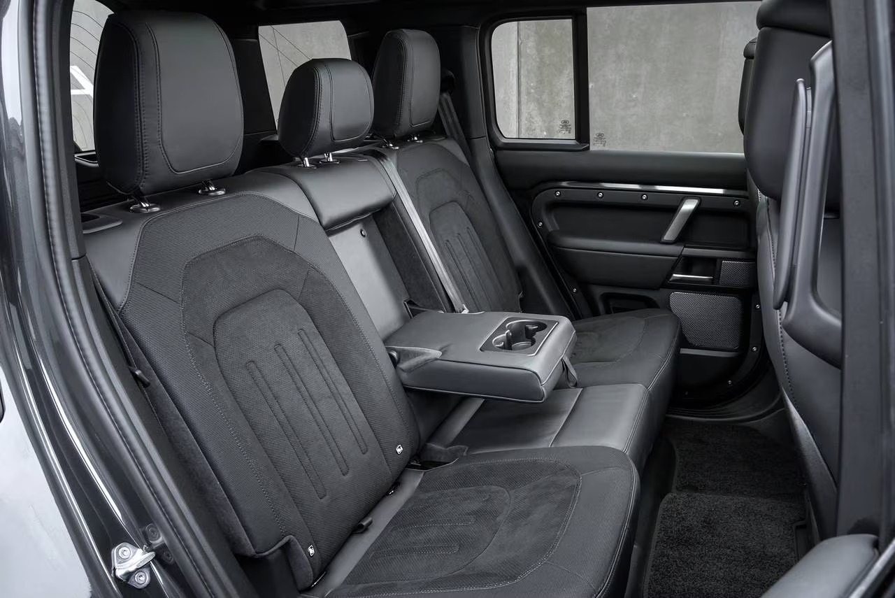 Read the overview of Land Rover Defender 2025 Overview of Land Rover Defender 2025, photo 11