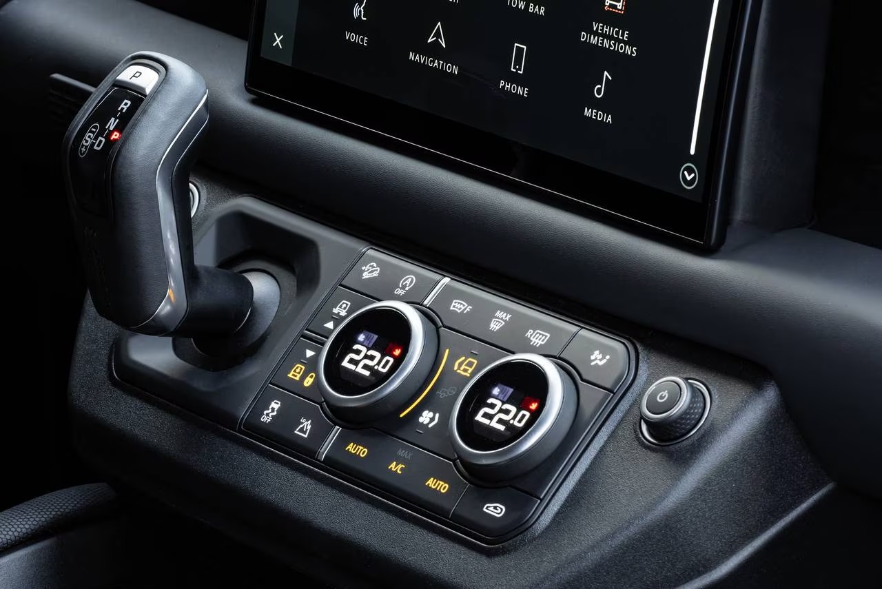 Read the overview of Land Rover Defender 2025 Overview of Land Rover Defender 2025, photo 12