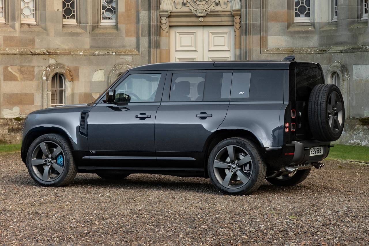 Read the overview of Land Rover Defender 2025 Overview of Land Rover Defender 2025, photo 6