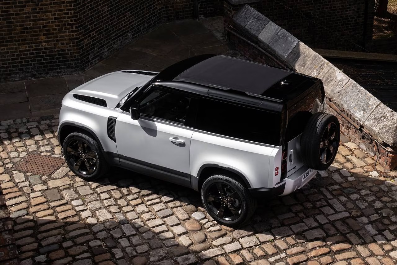 Read the overview of Land Rover Defender 2025 Overview of Land Rover Defender 2025, photo 4