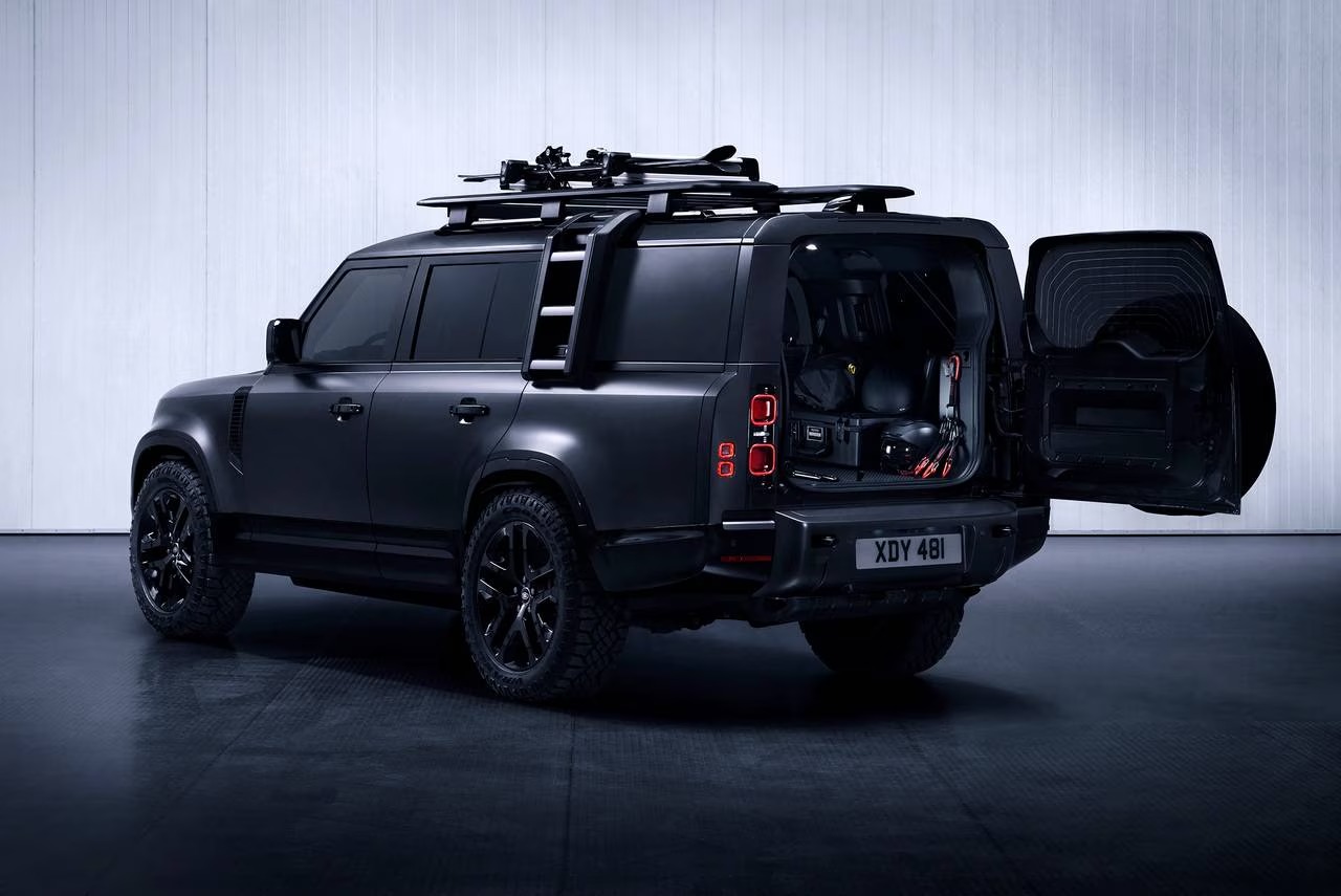 Read the overview of Land Rover Defender 2025 Overview of Land Rover Defender 2025, photo 1