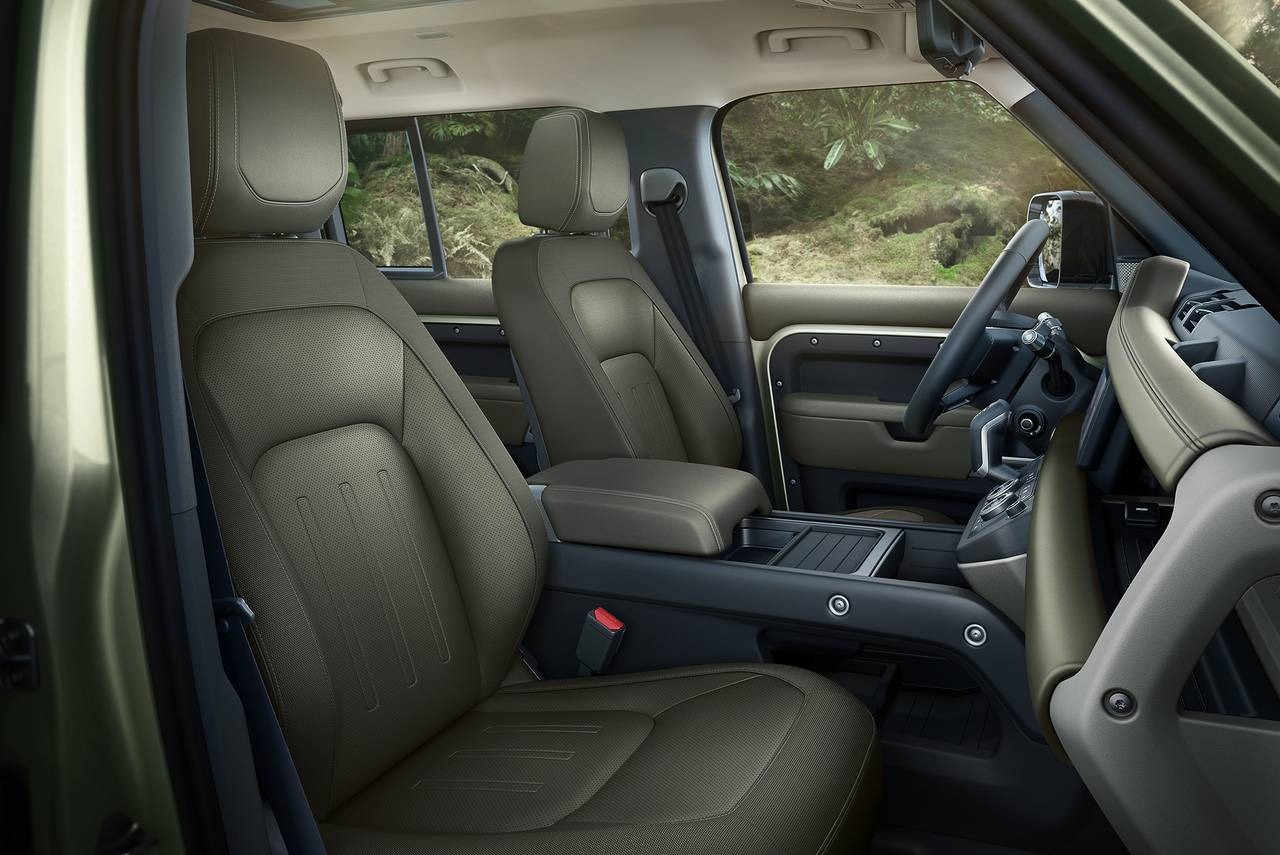 Read the overview of Land Rover Defender 2025 Overview of Land Rover Defender 2025, photo 9