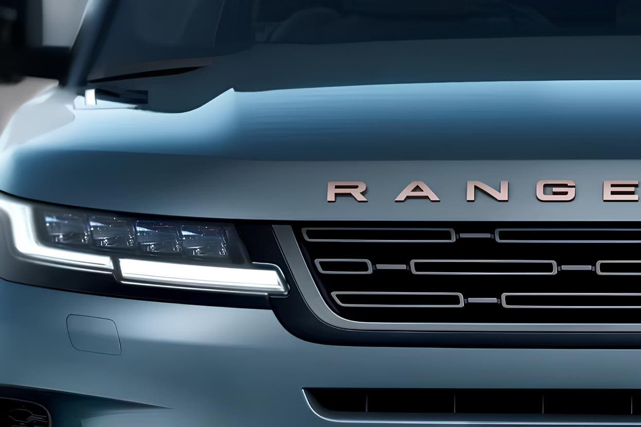 Read the overview of Land Rover Range Rover Evoque 2025 Overview of Land Rover Range Rover Evoque 2025, photo 2