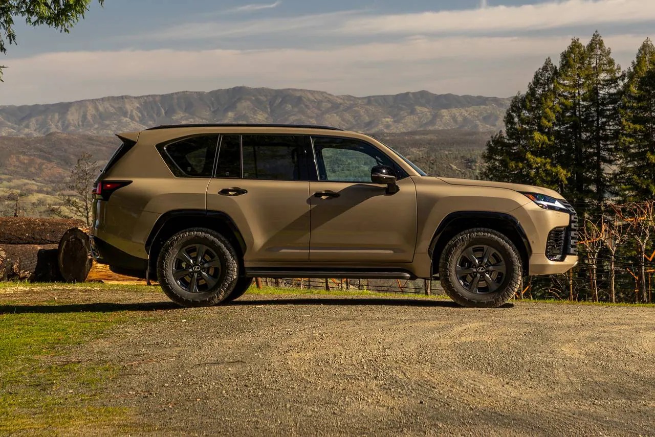Read the overview of Lexus LX 2025 Overview of Lexus LX 2025, photo 5