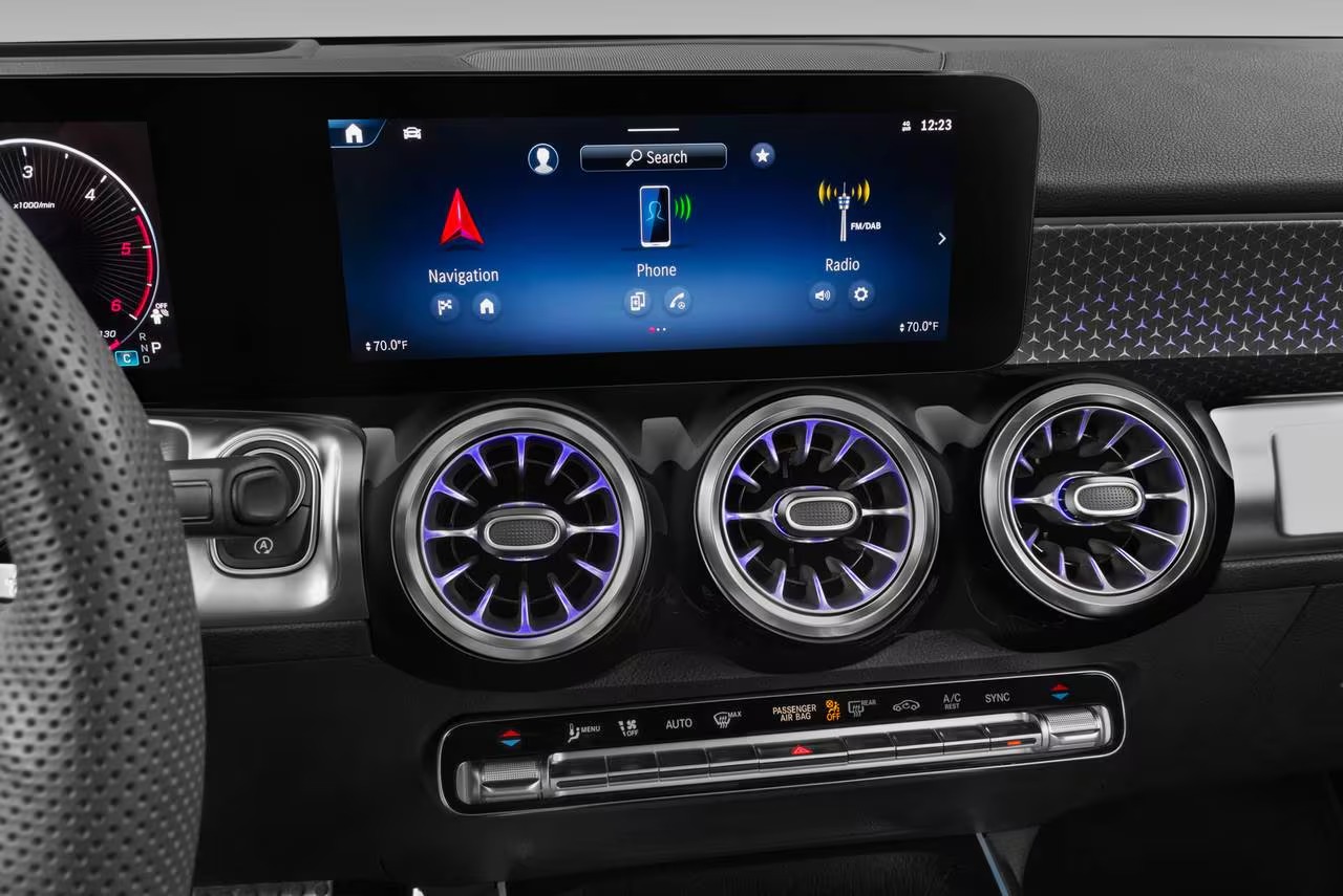 Read the overview of Mercedes-Benz GLB-Class 2025 Overview of Mercedes-Benz GLB-Class 2025, photo 12