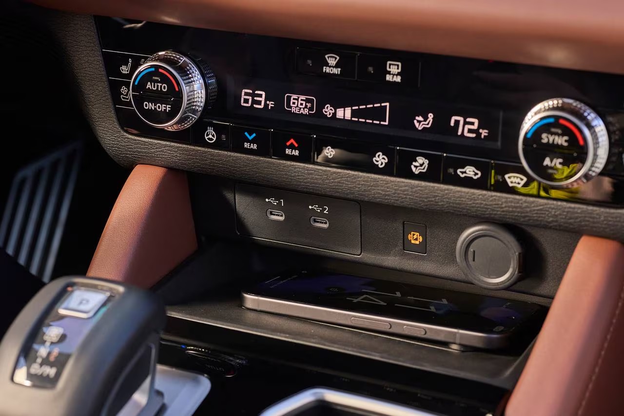 Read the overview of Mitsubishi Outlander 2025 Overview of Mitsubishi Outlander 2025, photo 7