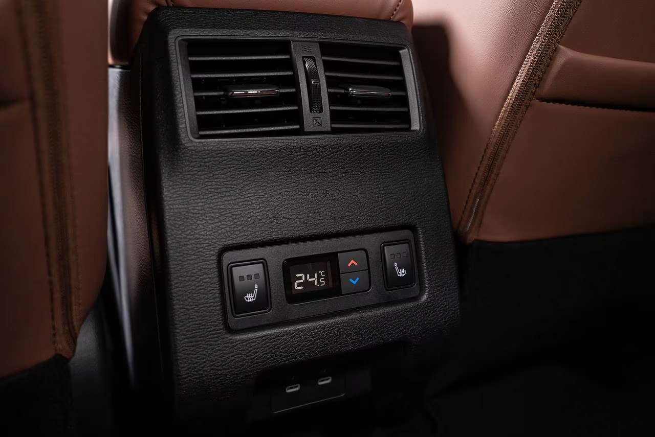 Read the overview of Mitsubishi Outlander 2025 Overview of Mitsubishi Outlander 2025, photo 9