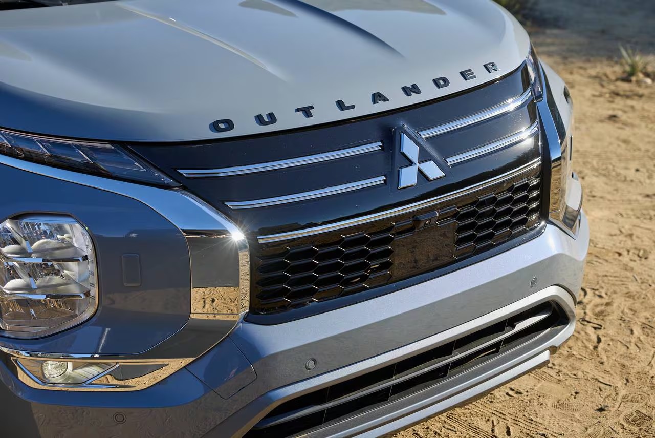 Read the overview of Mitsubishi Outlander 2025 Overview of Mitsubishi Outlander 2025, photo 5