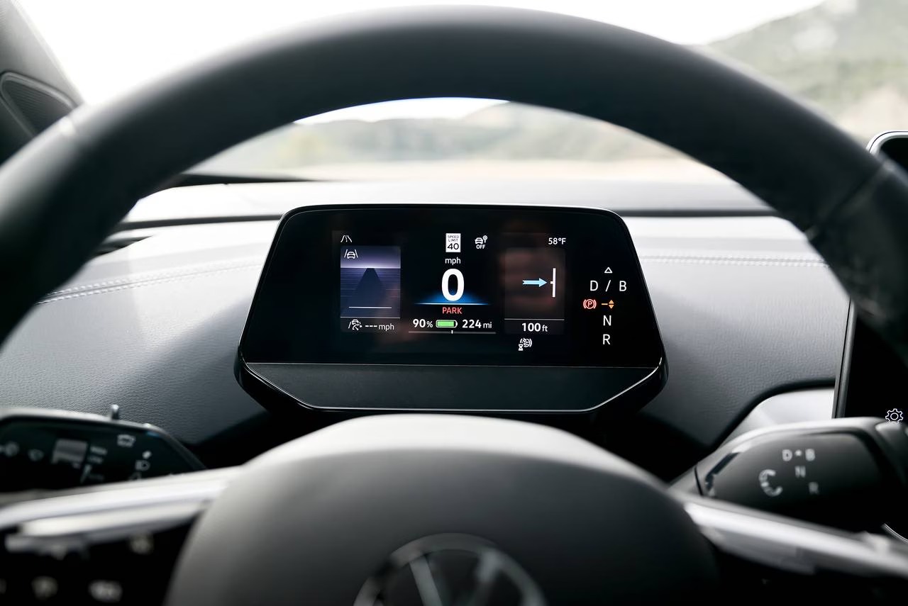 Read the overview of Volkswagen ID.4 2025 Overview of Volkswagen ID.4 2025, photo 8