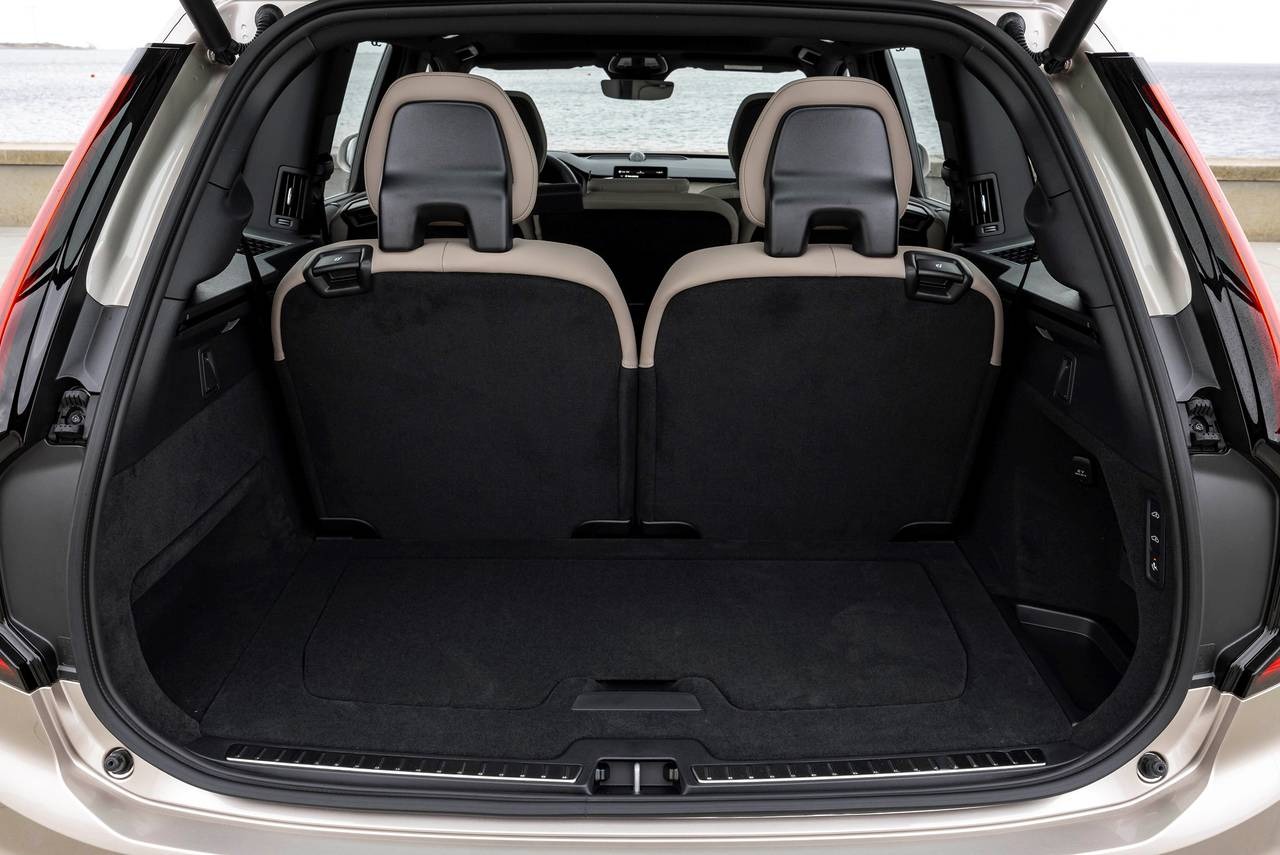 Read the overview of Volvo XC90 2025 Overview of Volvo XC90 2025, photo 11