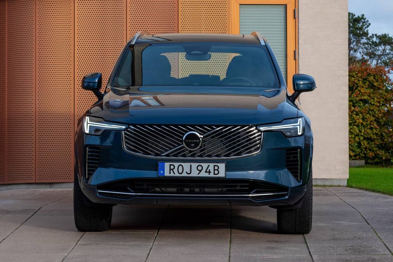 Read the overview of Volvo XC90 2025 Overview of Volvo XC90 2025, photo 2