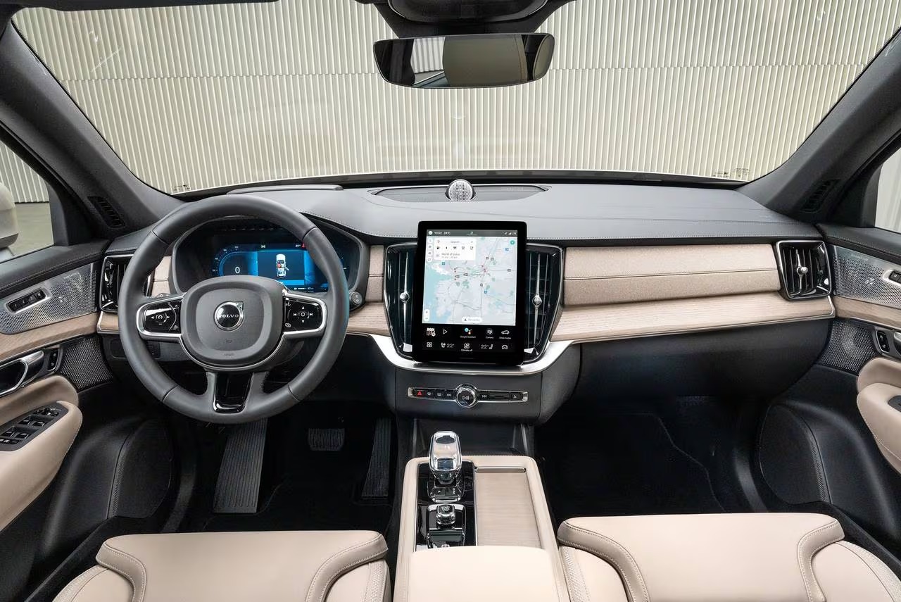 Read the overview of Volvo XC90 2025 Overview of Volvo XC90 2025, photo 7