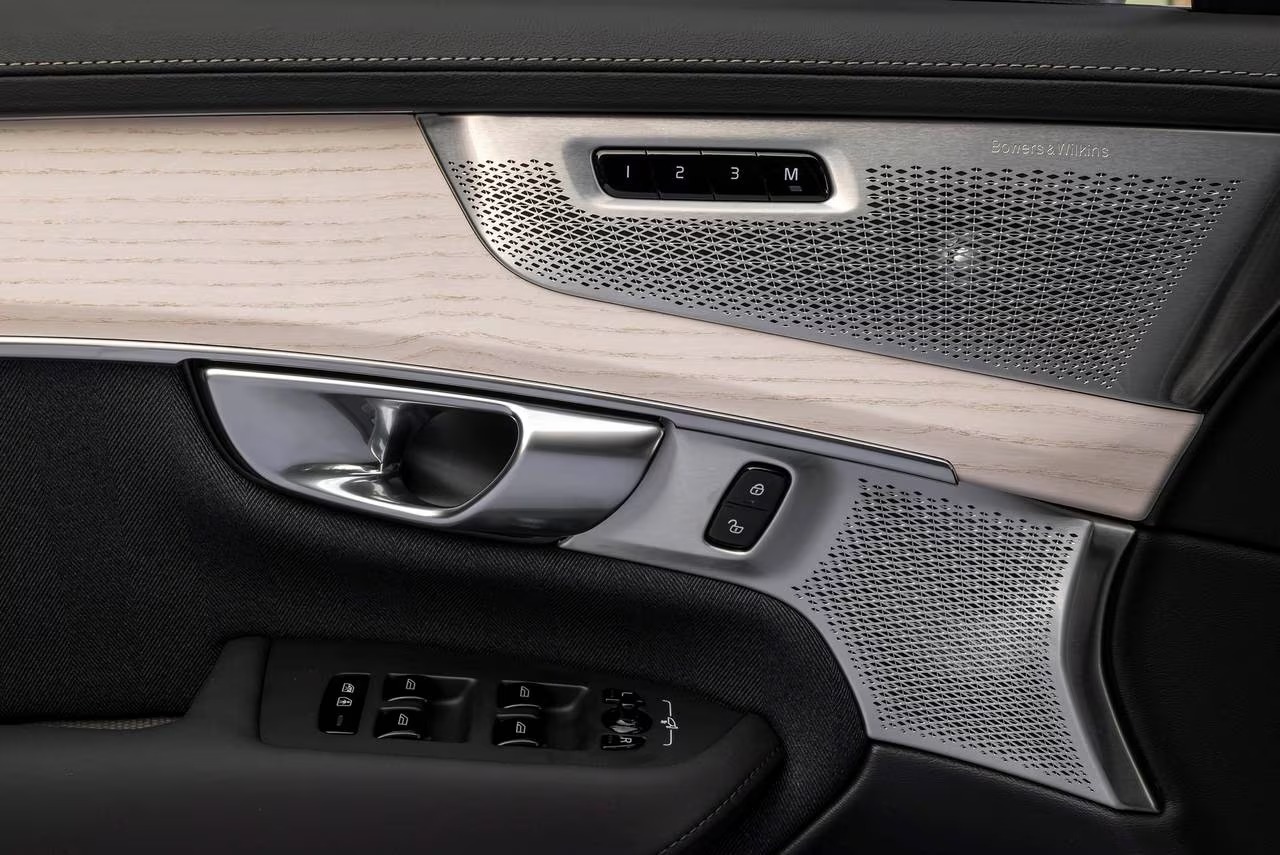 Read the overview of Volvo XC90 2025 Overview of Volvo XC90 2025, photo 12
