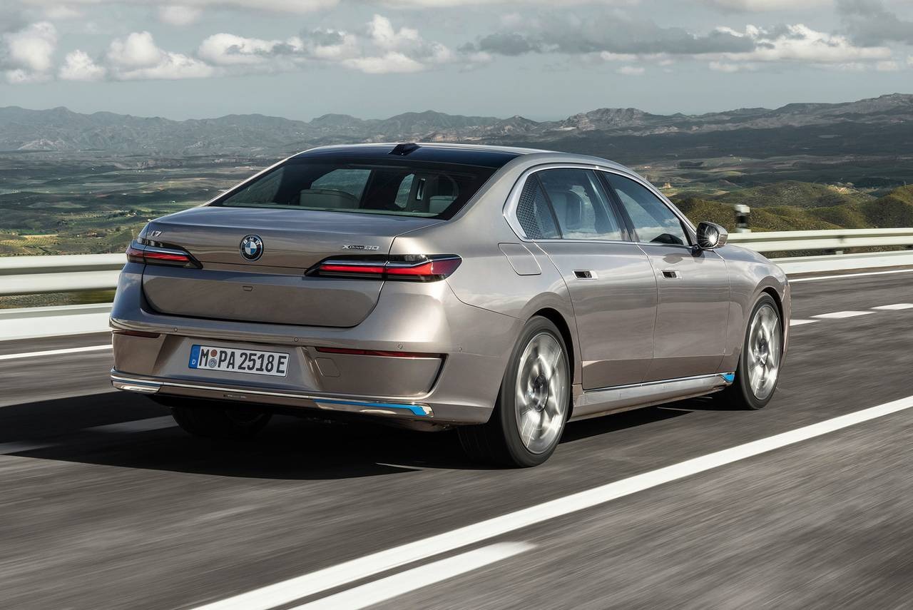 Apskats par BMW i7 2026, foto 2