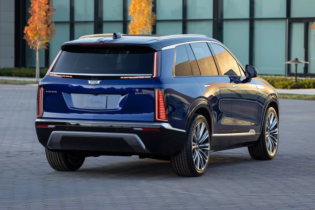 Overview of Cadillac Vistiq 2026, photo 7