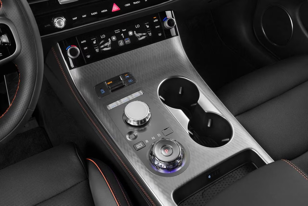 Overview of Genesis GV70 2026, photo 9
