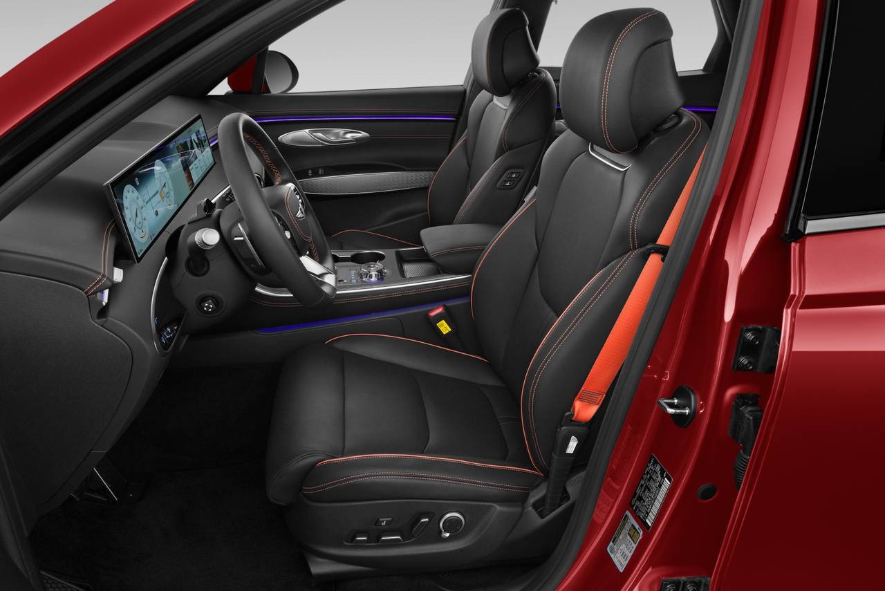 Overview of Genesis GV70 2026, photo 12