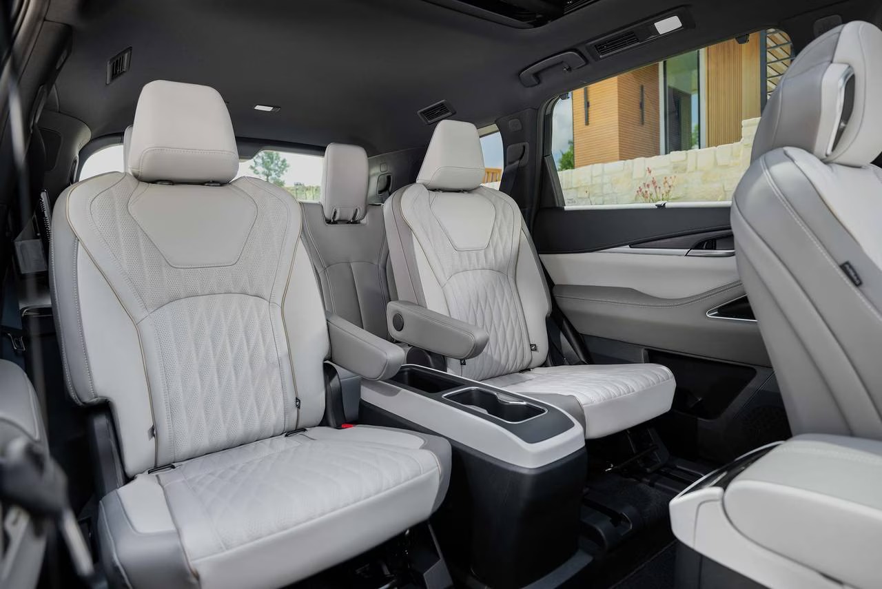 Apskats par Infiniti QX60 2026, foto 12