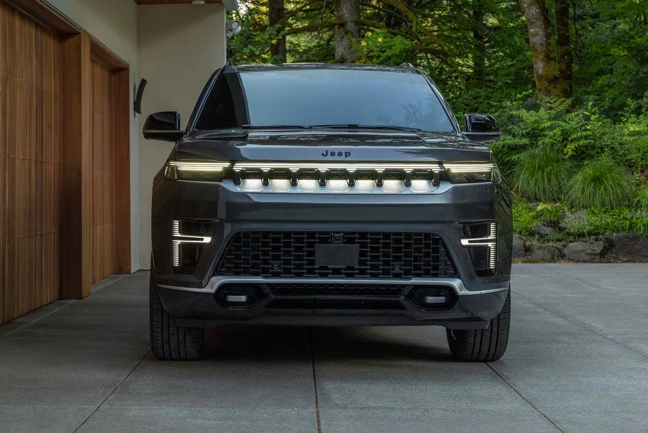 Overview of Jeep grand-wagoneer 2026, photo 1